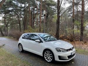 Balts Volkswagen Golf 2016 Palanga, ar dzinēja tilpumu 1.40 L un nobraukumu 150 tūkst. km par 7700 €, foto  vietnē AUTOMOTO.COM.LV