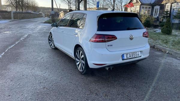 White Volkswagen Golf 2016 in Raseiniai, with an engine capacity of 1.40 L and mileage of 240 thousand km for 9999 €, photo 4 on AUTOMOTO.COM.LV
