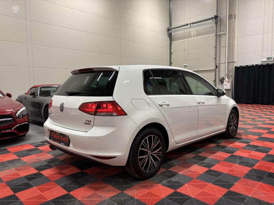White Volkswagen Golf 2016 in Vilnius, with an engine capacity of 1.40 L and mileage of 152 thousand km for 7700 €, photo 4 on AUTOMOTO.COM.LV