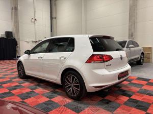 White Volkswagen Golf 2016 in Vilnius, with an engine capacity of 1.40 L and mileage of 152 thousand km for 7700 €, photo 6 on AUTOMOTO.COM.LV