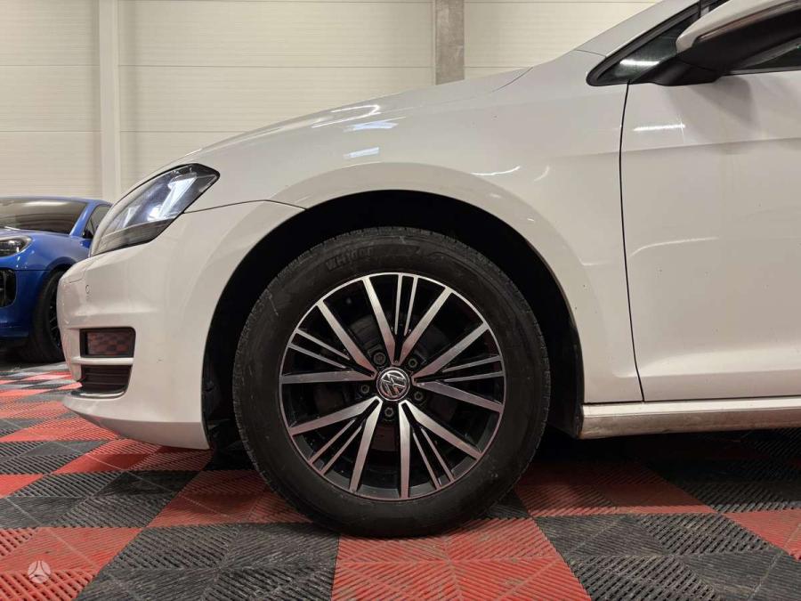 White Volkswagen Golf 2016 in Vilnius, with an engine capacity of 1.40 L and mileage of 152 thousand km for 7700 €, photo 9 on AUTOMOTO.COM.LV