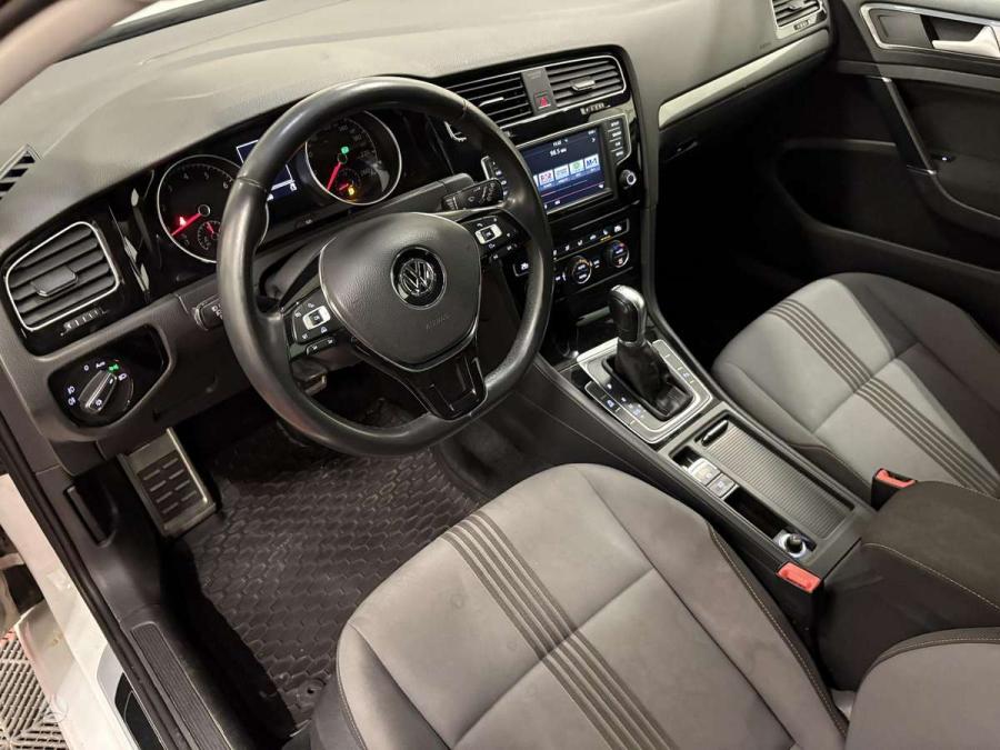 White Volkswagen Golf 2016 in Vilnius, with an engine capacity of 1.40 L and mileage of 152 thousand km for 7700 €, photo 11 on AUTOMOTO.COM.LV