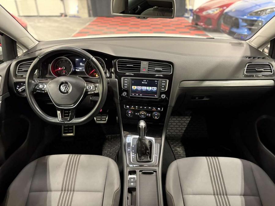 White Volkswagen Golf 2016 in Vilnius, with an engine capacity of 1.40 L and mileage of 152 thousand km for 7700 €, photo 17 on AUTOMOTO.COM.LV