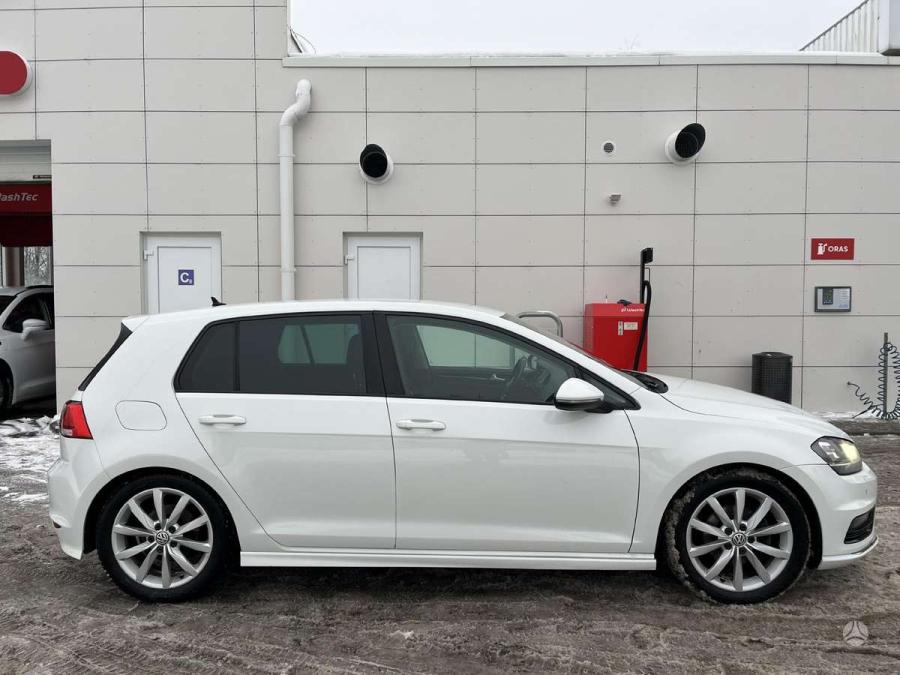 White Volkswagen Golf 2016 in Kaunas, with an engine capacity of 2.00 L and mileage of 277 thousand km for 8999 €, photo 9 on AUTOMOTO.COM.LV