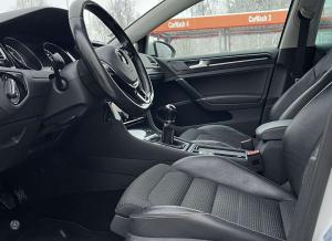 White Volkswagen Golf 2016 in Kaunas, with an engine capacity of 2.00 L and mileage of 277 thousand km for 8999 €, photo 18 on AUTOMOTO.COM.LV