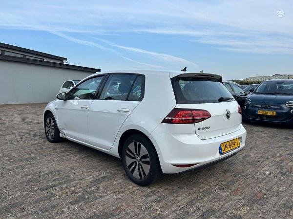 Balts Volkswagen Golf 2016 Elektrėnai, ar dzinēja tilpumu 0.00 L un nobraukumu 98 tūkst. km par 8950 €, foto 3 vietnē AUTOMOTO.COM.LV