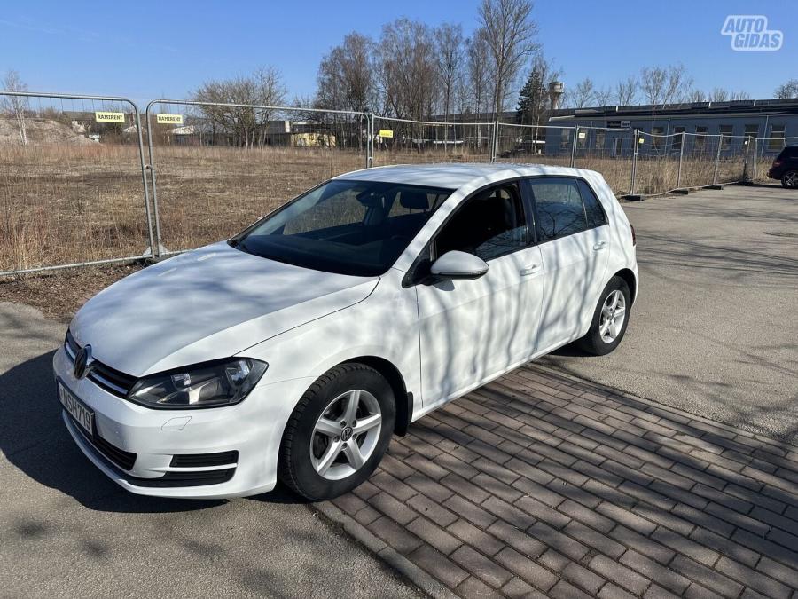 White Volkswagen Golf 2016 in Panevezys, with an engine capacity of 1.40 L and mileage of 216 thousand km for 5999 €, photo 3 on AUTOMOTO.COM.LV
