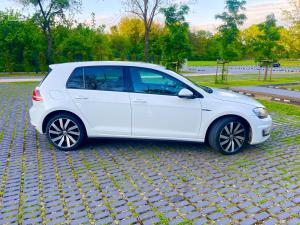 White Volkswagen Golf 2016 in Kaunas, with an engine capacity of 1.40 L and mileage of 240 thousand km for 9200 €, photo 3 on AUTOMOTO.COM.LV