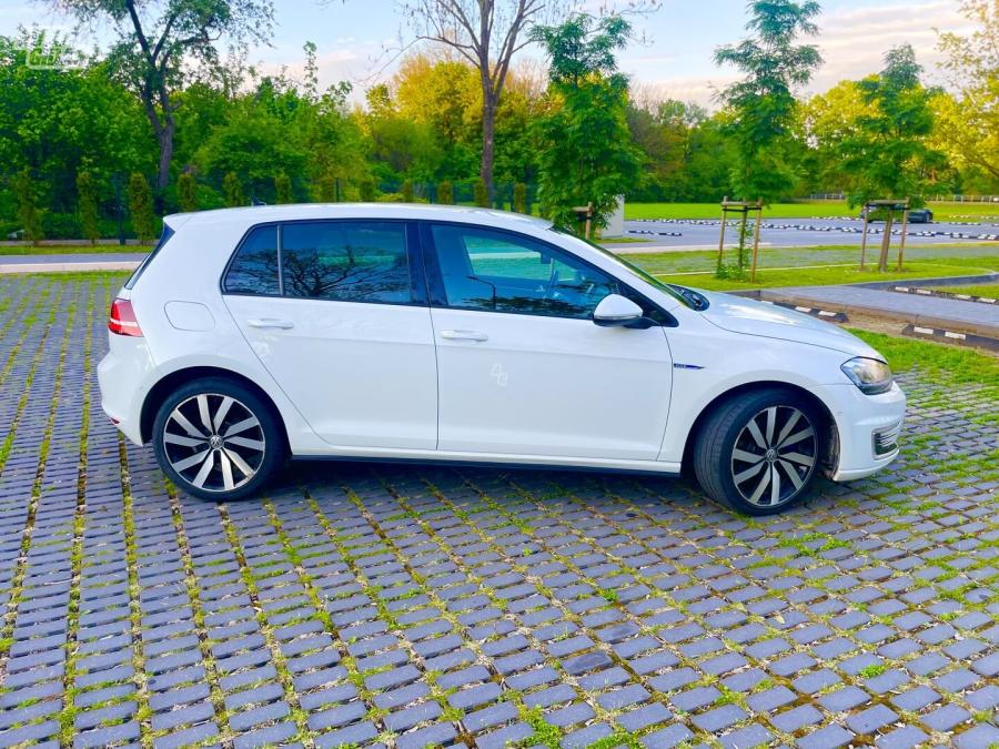 White Volkswagen Golf 2016 in Kaunas, with an engine capacity of 1.40 L and mileage of 240 thousand km for 9200 €, photo 3 on AUTOMOTO.COM.LV