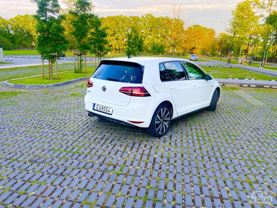 White Volkswagen Golf 2016 in Kaunas, with an engine capacity of 1.40 L and mileage of 240 thousand km for 9200 €, photo 4 on AUTOMOTO.COM.LV