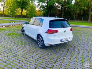 White Volkswagen Golf 2016 in Kaunas, with an engine capacity of 1.40 L and mileage of 240 thousand km for 9200 €, photo 6 on AUTOMOTO.COM.LV
