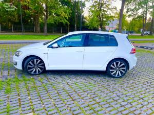 White Volkswagen Golf 2016 in Kaunas, with an engine capacity of 1.40 L and mileage of 240 thousand km for 9200 €, photo 7 on AUTOMOTO.COM.LV
