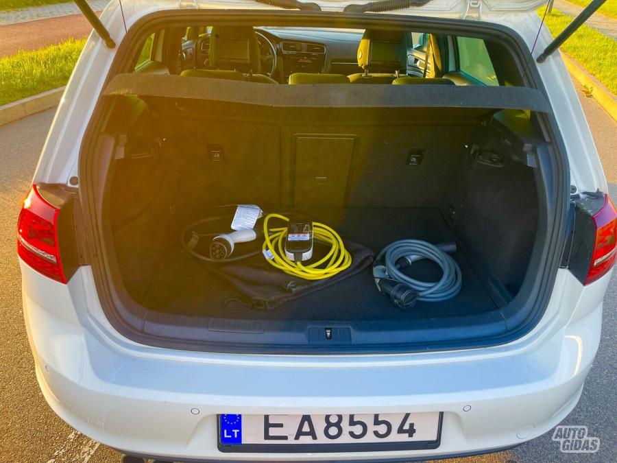 White Volkswagen Golf 2016 in Kaunas, with an engine capacity of 1.40 L and mileage of 240 thousand km for 9200 €, photo 14 on AUTOMOTO.COM.LV