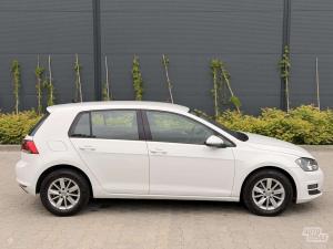 White Volkswagen Golf 2016 in Vilnius, with an engine capacity of 1.60 L and mileage of 208 thousand km for 5950 €, photo 5 on AUTOMOTO.COM.LV