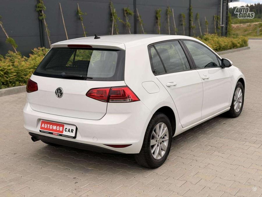 White Volkswagen Golf 2016 in Vilnius, with an engine capacity of 1.60 L and mileage of 208 thousand km for 5950 €, photo 6 on AUTOMOTO.COM.LV
