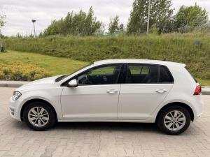 White Volkswagen Golf 2016 in Vilnius, with an engine capacity of 1.60 L and mileage of 208 thousand km for 5950 €, photo 9 on AUTOMOTO.COM.LV