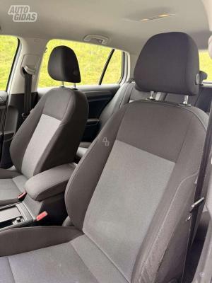 White Volkswagen Golf 2016 in Vilnius, with an engine capacity of 1.60 L and mileage of 208 thousand km for 5950 €, photo 14 on AUTOMOTO.COM.LV