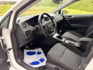 White Volkswagen Golf 2016 in Vilnius, with an engine capacity of 1.60 L and mileage of 208 thousand km for 5350 €, photo 13 on AUTOMOTO.COM.LV