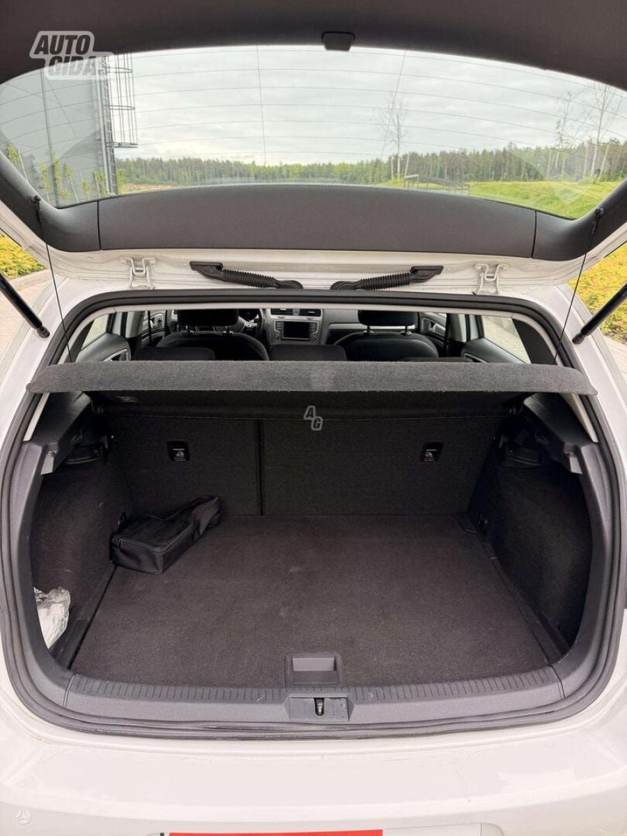 White Volkswagen Golf 2016 in Vilnius, with an engine capacity of 1.60 L and mileage of 208 thousand km for 5350 €, photo 16 on AUTOMOTO.COM.LV