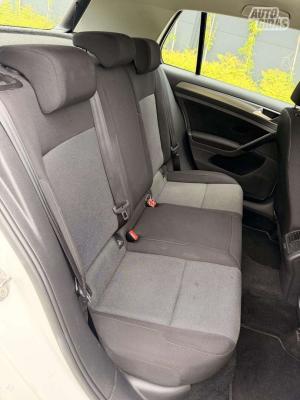 White Volkswagen Golf 2016 in Vilnius, with an engine capacity of 1.60 L and mileage of 208 thousand km for 5350 €, photo 17 on AUTOMOTO.COM.LV