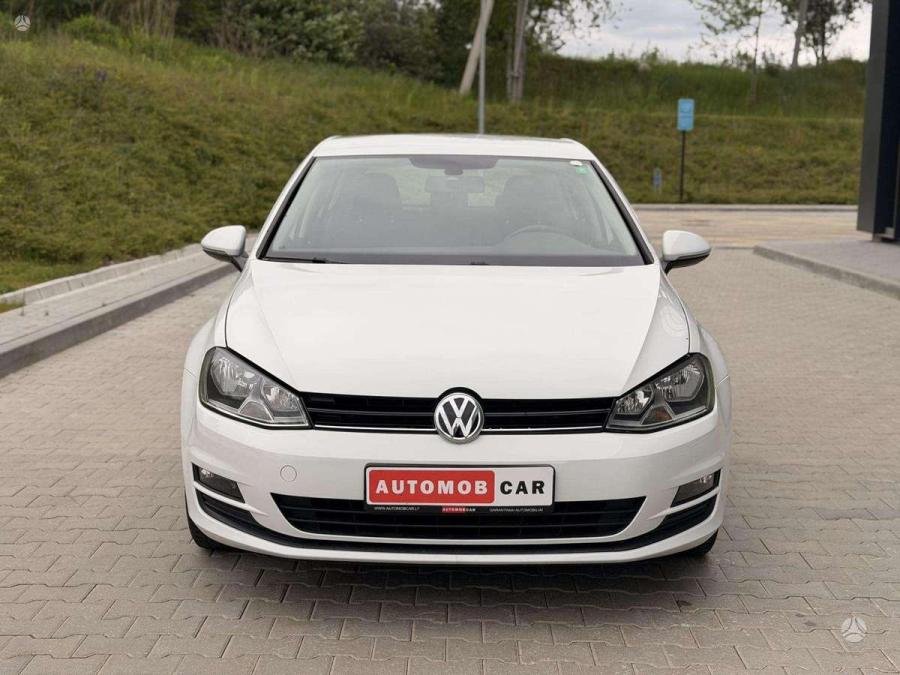 White Volkswagen Golf 2016 in Vilnius, with an engine capacity of 1.60 L and mileage of 208 thousand km for 5350 €, photo 3 on AUTOMOTO.COM.LV