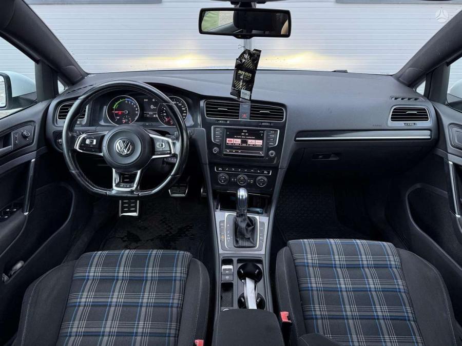 Balts Volkswagen Golf 2016 Panevēža, ar dzinēja tilpumu 1.40 L un nobraukumu 170 tūkst. km par 8950 €, foto 12 vietnē AUTOMOTO.COM.LV