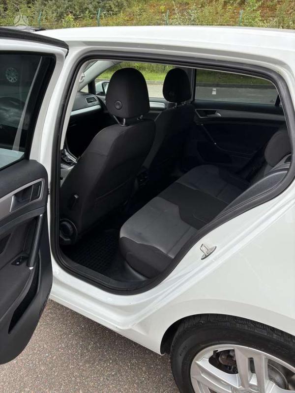 White Volkswagen Golf 2016 in Vilnius, with an engine capacity of 0.00 L and mileage of 82 thousand km for 9750 €, photo 10 on AUTOMOTO.COM.LV