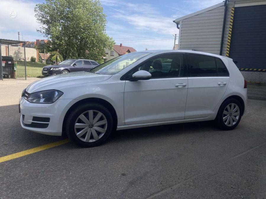 White Volkswagen Golf 2016 in Marijampole, with an engine capacity of 1.60 L and mileage of 287 thousand km for 5950 €, photo 5 on AUTOMOTO.COM.LV