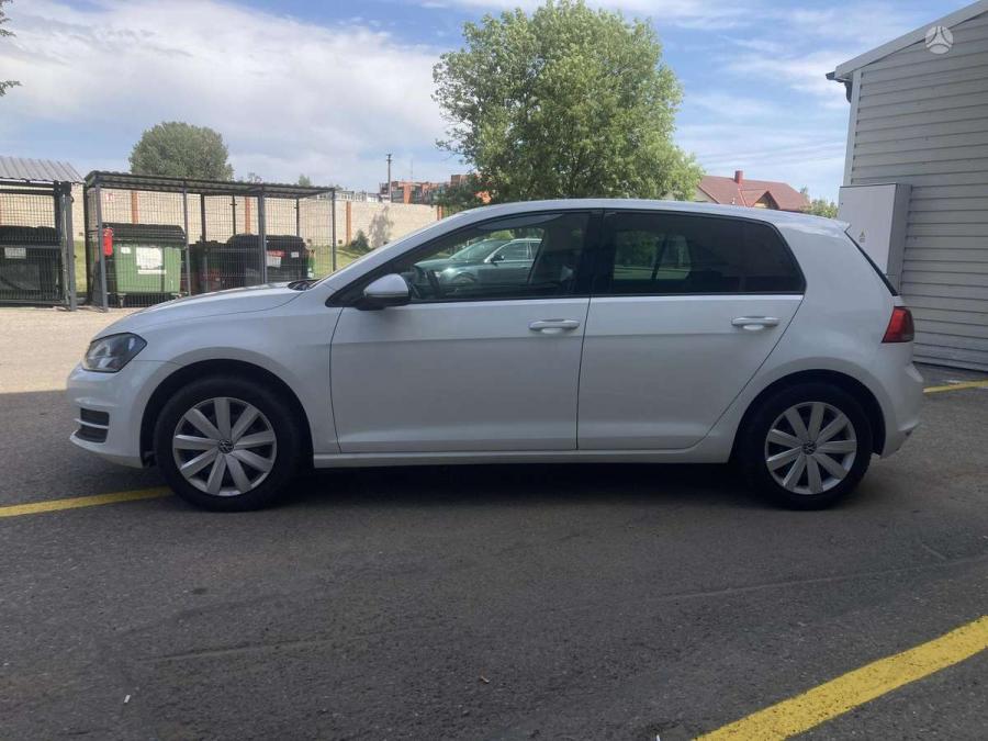 White Volkswagen Golf 2016 in Marijampole, with an engine capacity of 1.60 L and mileage of 287 thousand km for 5950 €, photo 6 on AUTOMOTO.COM.LV