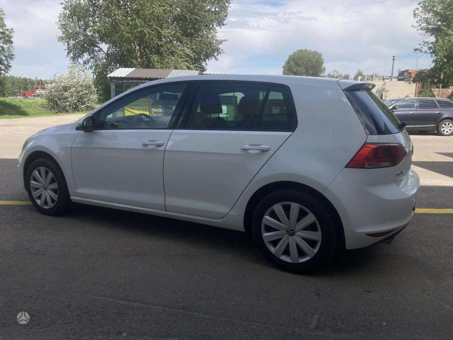 White Volkswagen Golf 2016 in Marijampole, with an engine capacity of 1.60 L and mileage of 287 thousand km for 5950 €, photo 7 on AUTOMOTO.COM.LV
