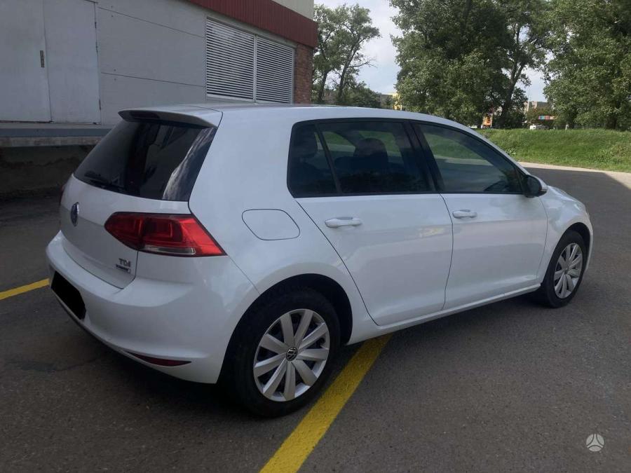 White Volkswagen Golf 2016 in Marijampole, with an engine capacity of 1.60 L and mileage of 287 thousand km for 5950 €, photo 11 on AUTOMOTO.COM.LV