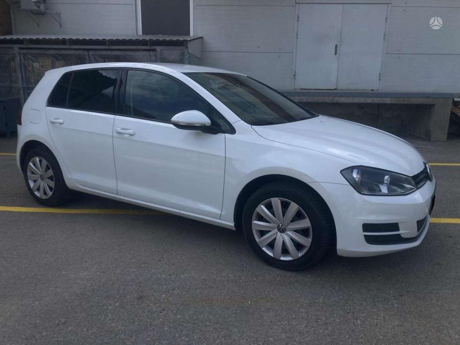 White Volkswagen Golf 2016 in Marijampole, with an engine capacity of 1.60 L and mileage of 287 thousand km for 5950 €, photo 13 on AUTOMOTO.COM.LV