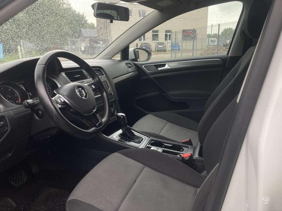 White Volkswagen Golf 2016 in Marijampole, with an engine capacity of 1.60 L and mileage of 287 thousand km for 5950 €, photo 18 on AUTOMOTO.COM.LV