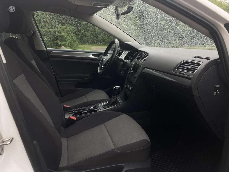 White Volkswagen Golf 2016 in Marijampole, with an engine capacity of 1.60 L and mileage of 287 thousand km for 5950 €, photo 20 on AUTOMOTO.COM.LV