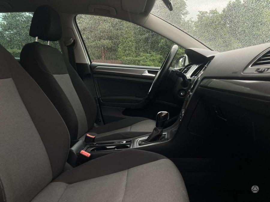 White Volkswagen Golf 2016 in Marijampole, with an engine capacity of 1.60 L and mileage of 287 thousand km for 5950 €, photo 21 on AUTOMOTO.COM.LV