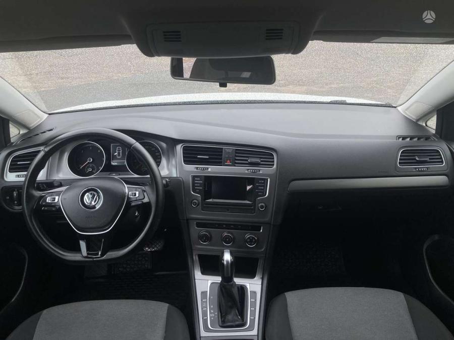 White Volkswagen Golf 2016 in Marijampole, with an engine capacity of 1.60 L and mileage of 287 thousand km for 5950 €, photo 25 on AUTOMOTO.COM.LV
