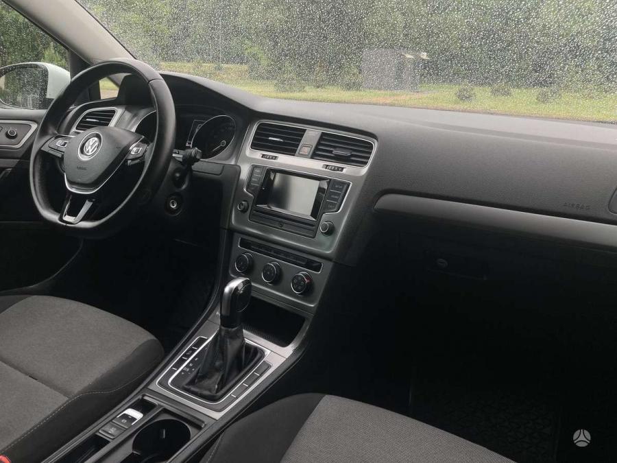 White Volkswagen Golf 2016 in Marijampole, with an engine capacity of 1.60 L and mileage of 287 thousand km for 5950 €, photo 26 on AUTOMOTO.COM.LV