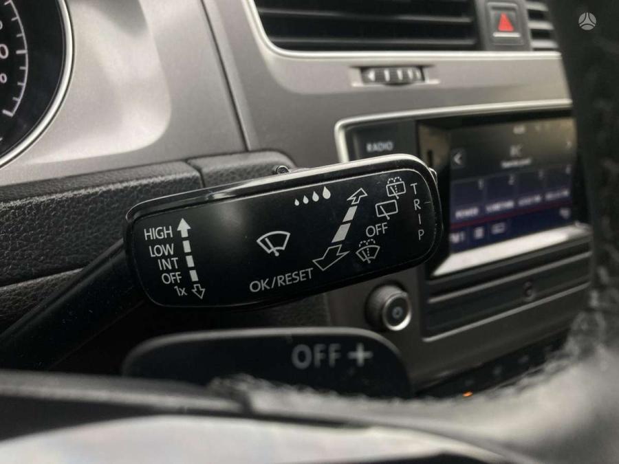 White Volkswagen Golf 2016 in Marijampole, with an engine capacity of 1.60 L and mileage of 287 thousand km for 5950 €, photo 31 on AUTOMOTO.COM.LV