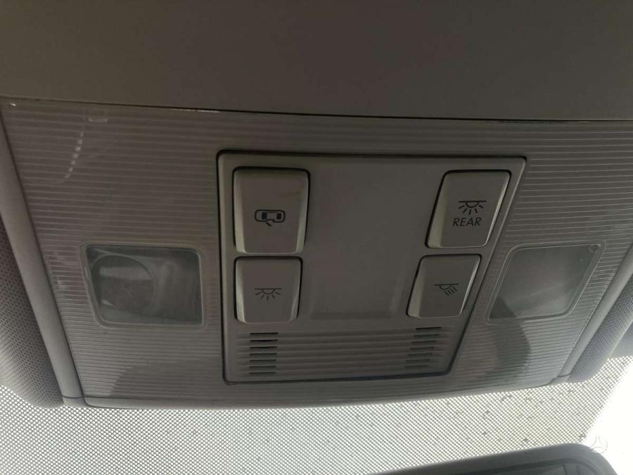 White Volkswagen Golf 2016 in Marijampole, with an engine capacity of 1.60 L and mileage of 287 thousand km for 5950 €, photo 38 on AUTOMOTO.COM.LV