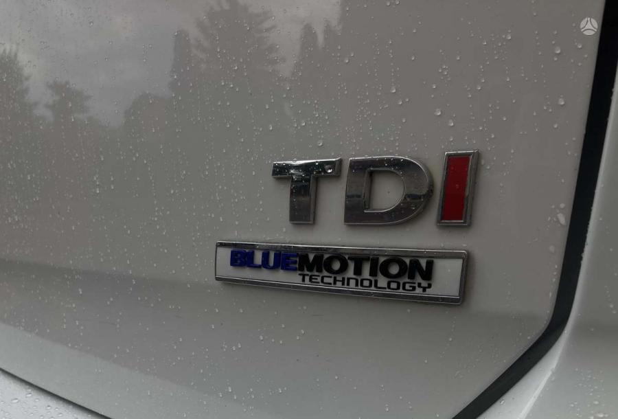 White Volkswagen Golf 2016 in Marijampole, with an engine capacity of 1.60 L and mileage of 287 thousand km for 5950 €, photo 40 on AUTOMOTO.COM.LV