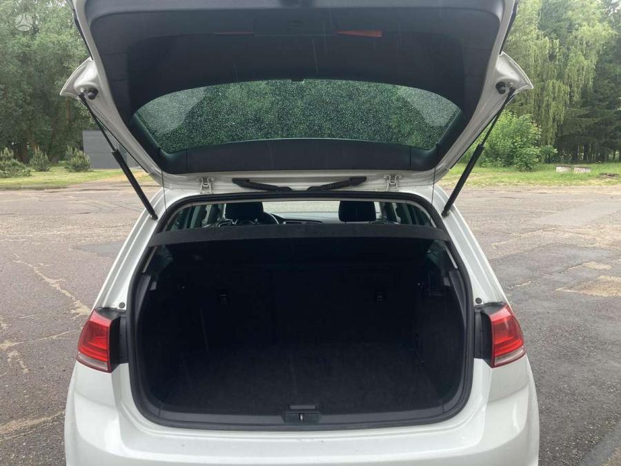 White Volkswagen Golf 2016 in Marijampole, with an engine capacity of 1.60 L and mileage of 287 thousand km for 5950 €, photo 42 on AUTOMOTO.COM.LV