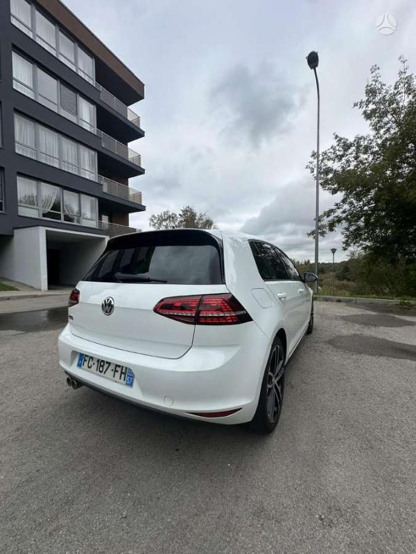 White Volkswagen Golf 2017 in Klaipeda, with an engine capacity of 1.97 L and mileage of 290 thousand km for 11550 €, photo 11 on AUTOMOTO.COM.LV