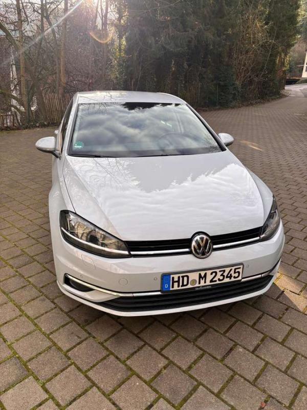 Balts Volkswagen Golf 2017 Viļņa, ar dzinēja tilpumu 1.00 L un nobraukumu 126 tūkst. km par 12900 €, foto 3 vietnē AUTOMOTO.COM.LV