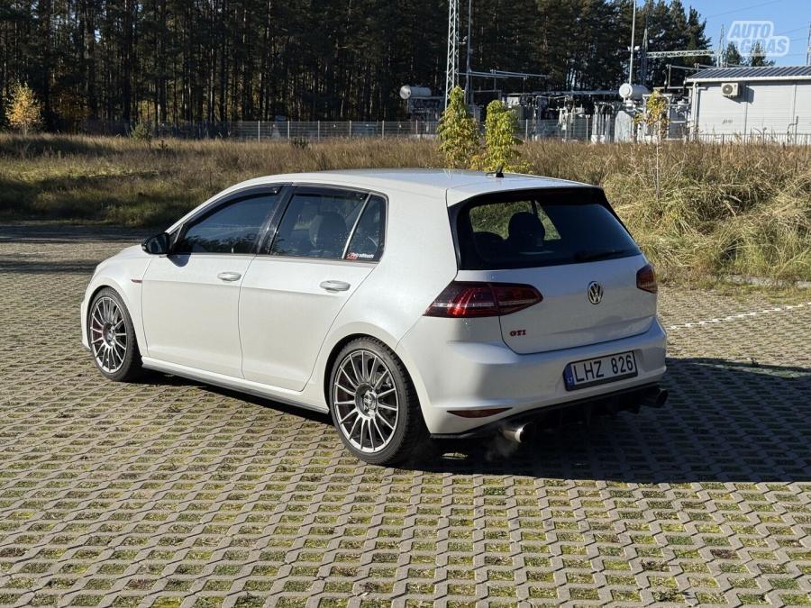White Volkswagen Golf 2017 in Vilnius, with an engine capacity of 2.00 L and mileage of 120 thousand km for 12900 €, photo 3 on AUTOMOTO.COM.LV