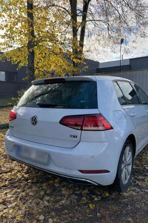 White Volkswagen Golf 2017 in Kaunas, with an engine capacity of 1.40 L and mileage of 160 thousand km for 8500 €, photo 4 on AUTOMOTO.COM.LV