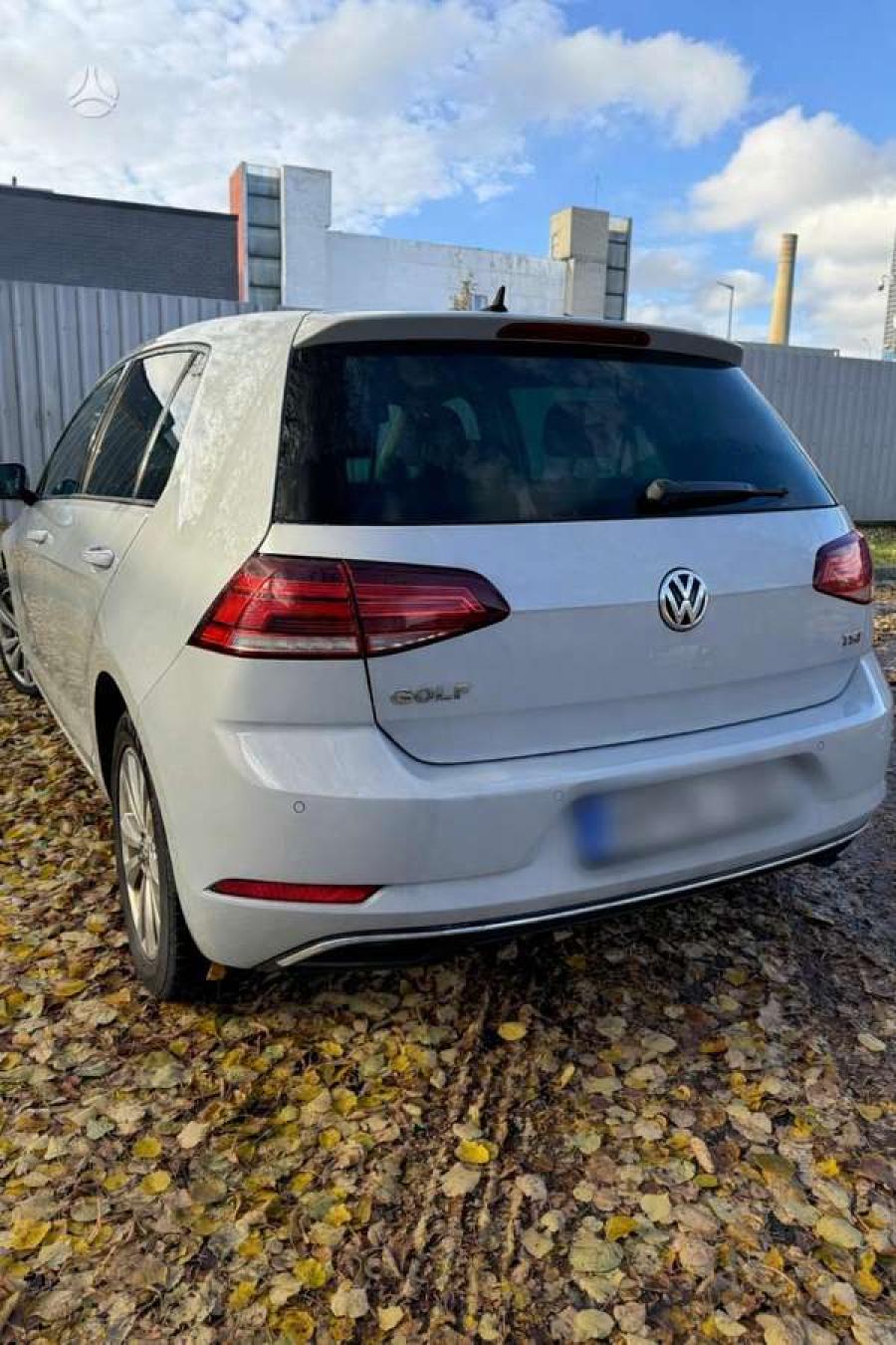 White Volkswagen Golf 2017 in Kaunas, with an engine capacity of 1.40 L and mileage of 160 thousand km for 8500 €, photo 5 on AUTOMOTO.COM.LV