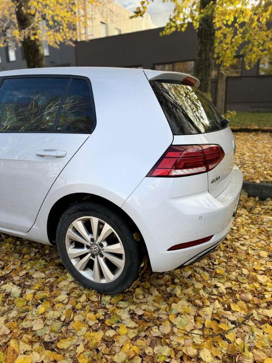 White Volkswagen Golf 2017 in Kaunas, with an engine capacity of 1.40 L and mileage of 160 thousand km for 8500 €, photo 7 on AUTOMOTO.COM.LV