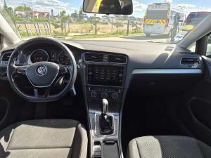 Balts Volkswagen Golf 2017 Tauragė, ar dzinēja tilpumu 1.60 L un nobraukumu 316 tūkst. km par 6200 €, foto 13 vietnē AUTOMOTO.COM.LV