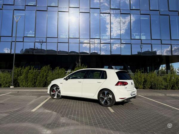 White Volkswagen Golf 2017 in Vilnius, with an engine capacity of 2.00 L and mileage of 96 thousand km for 14900 €, photo 4 on AUTOMOTO.COM.LV