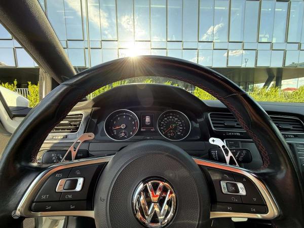 White Volkswagen Golf 2017 in Vilnius, with an engine capacity of 2.00 L and mileage of 96 thousand km for 14900 €, photo 10 on AUTOMOTO.COM.LV